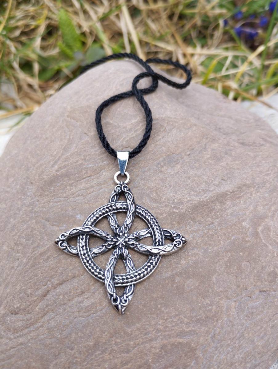 Nakit amulet, keltski vozel, kristal, lotosov cvet simbol, talisman, amulet