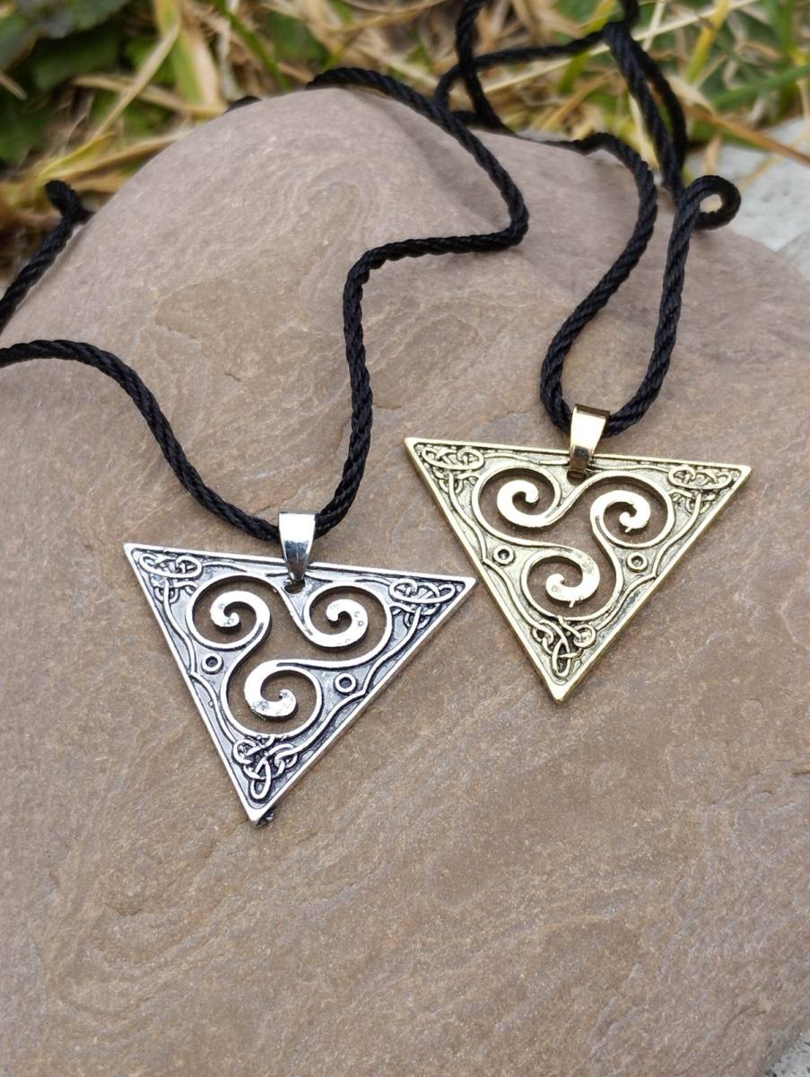 Nakit amulet, keltski vozel, kristal, lotosov cvet simbol, talisman, amulet